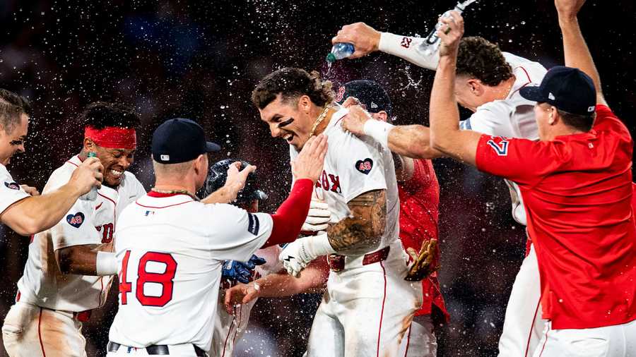 Red Sox rally from 4-run deficit, get walk-off win over Blue Jays