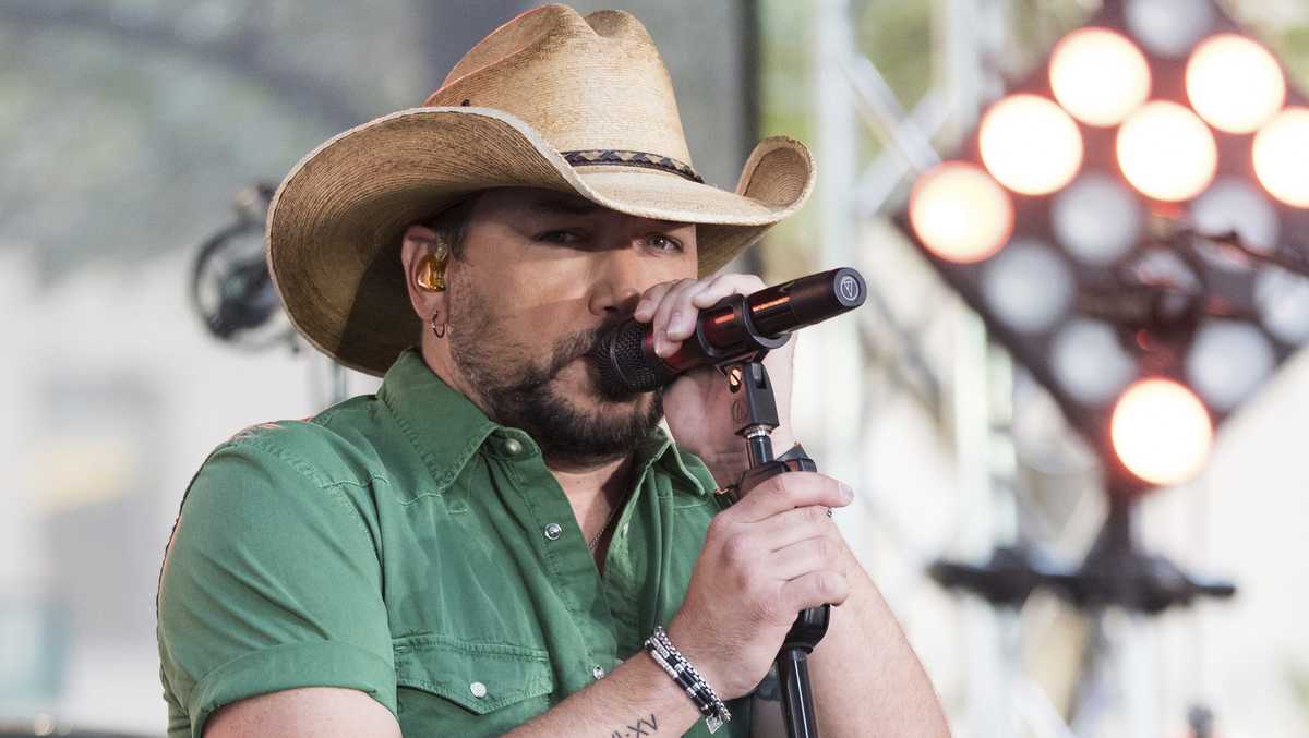 Jason Aldean opens 'SNL' playing Tom Petty's 'I Won't Back Down'