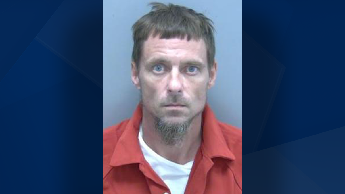 Fort Myers man wanted for violating probation, facing battery and DUI ...