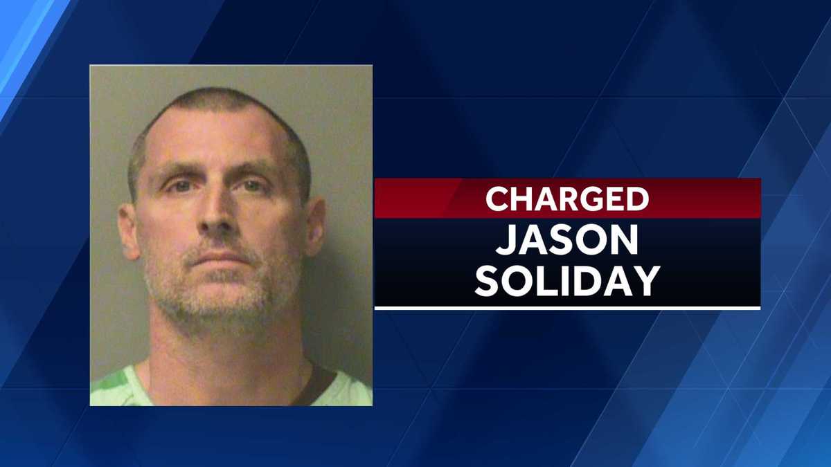 Ex-Des Moines art teacher faces sexual exploitation charge