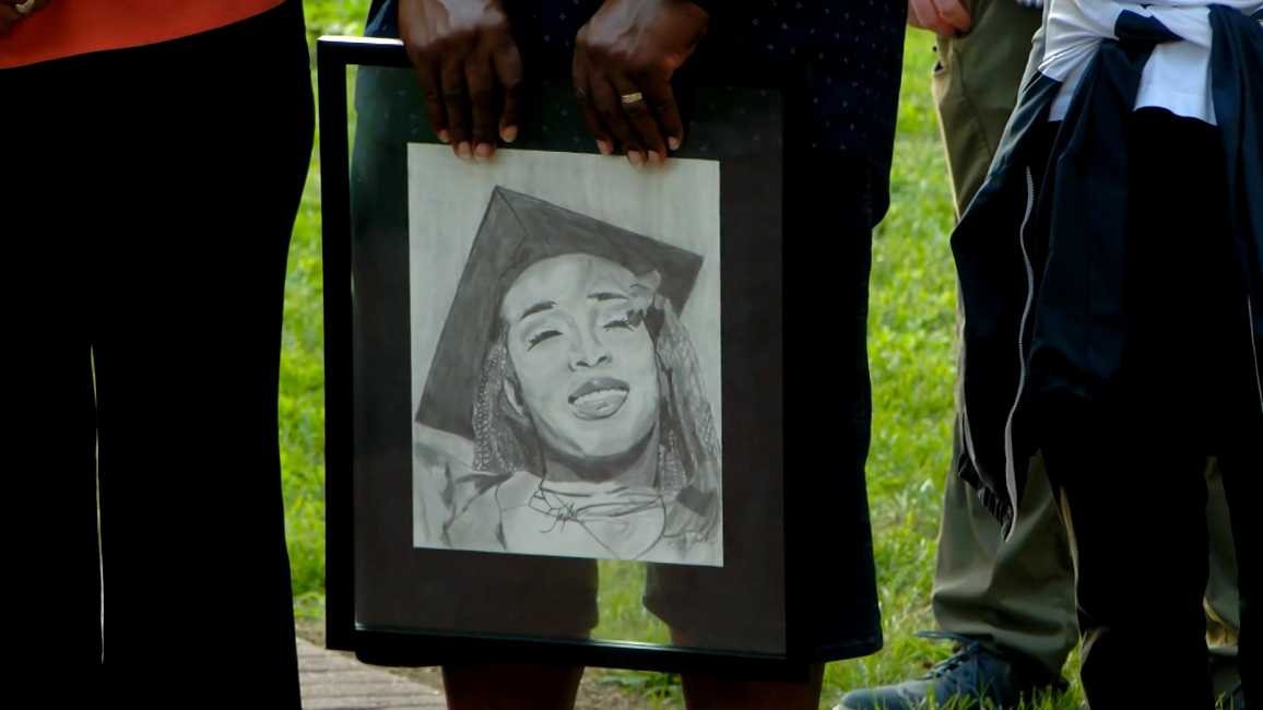 Students gather in Oxford as FBI joins search for missing student
