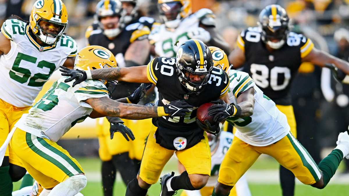Steelers tender Jaylen Warren and cut Larry Ogunjobi