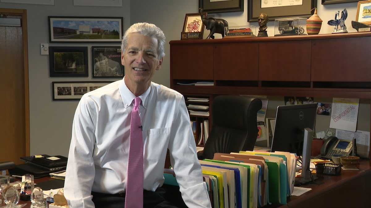 Johnson County Community College president announces plans to retire
