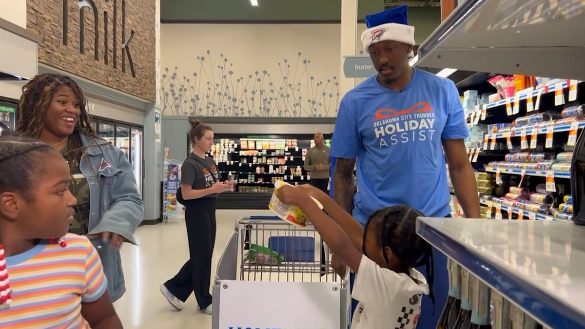 Oklahoma City Thunder's Jalen Williams helps local family with holiday ...