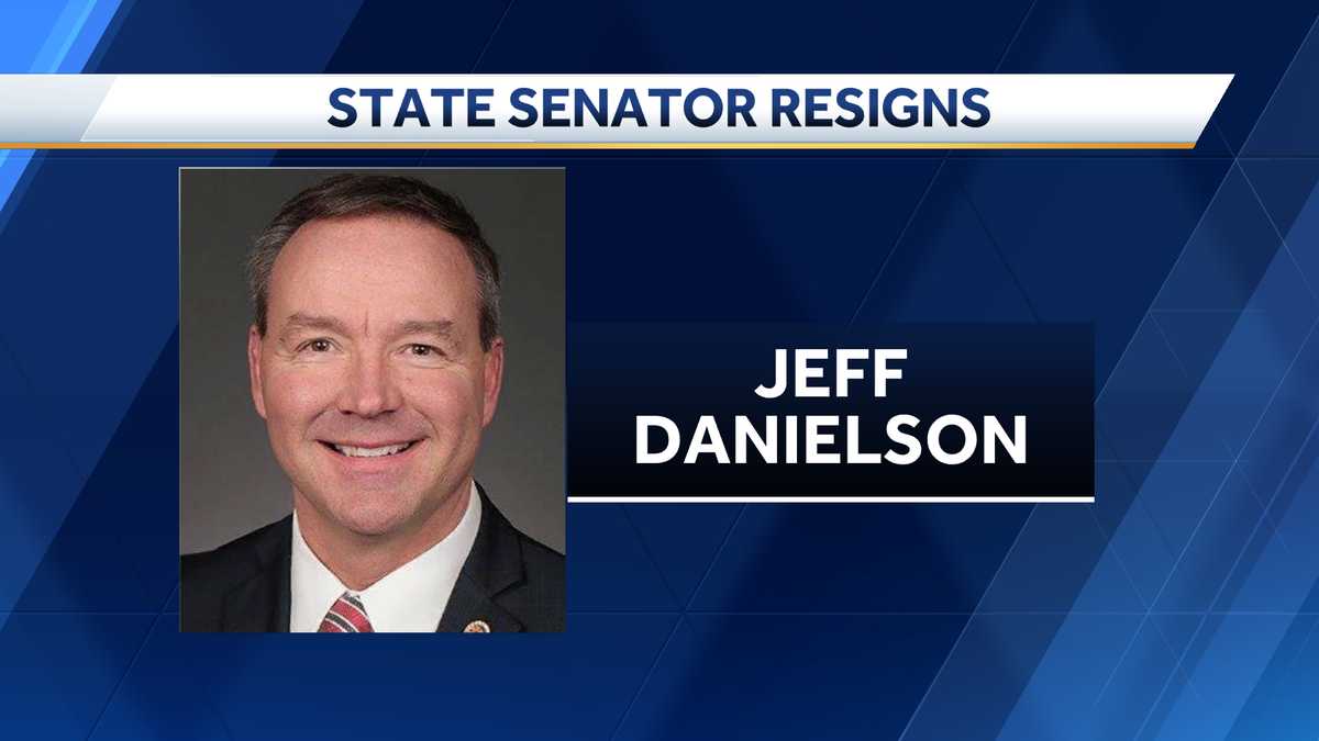 Iowa senator who resigned will lobby for wind energy group