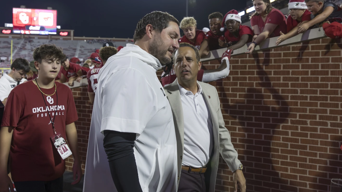 Oklahoma investigating Art Briles being on field with Jeff Lebby