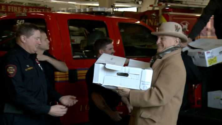 Restaurateur Jeff Ruby gives 3,000 turkeys to first responders