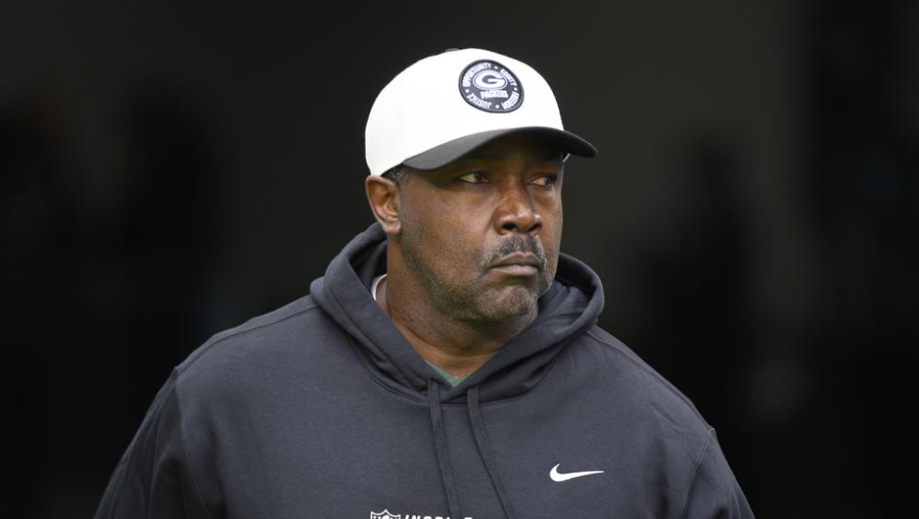 Falcons hire Gray as assistant head coach for defense