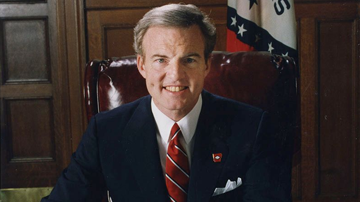 Former Arkansas Governor Jim Guy Tucker dies