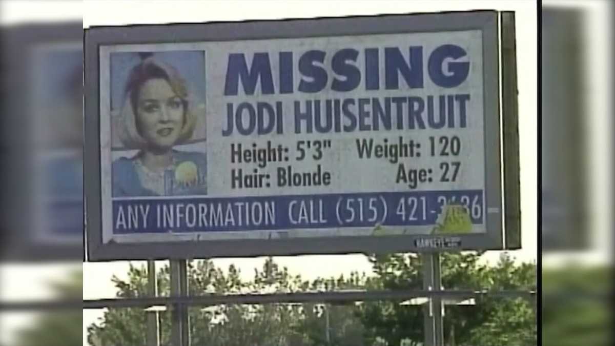Missing news anchor case heats up as authorities execute search warrants