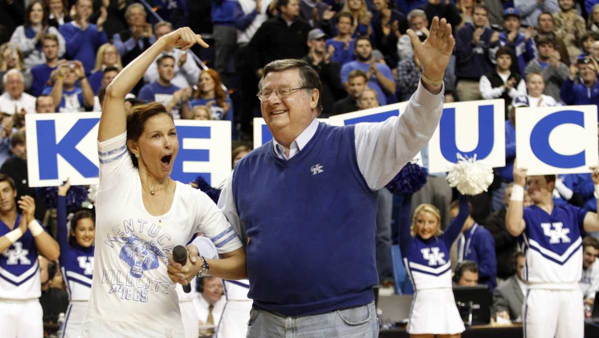 Legendary Kentucky Wildcats basketball Coach Joe. B Hall has died