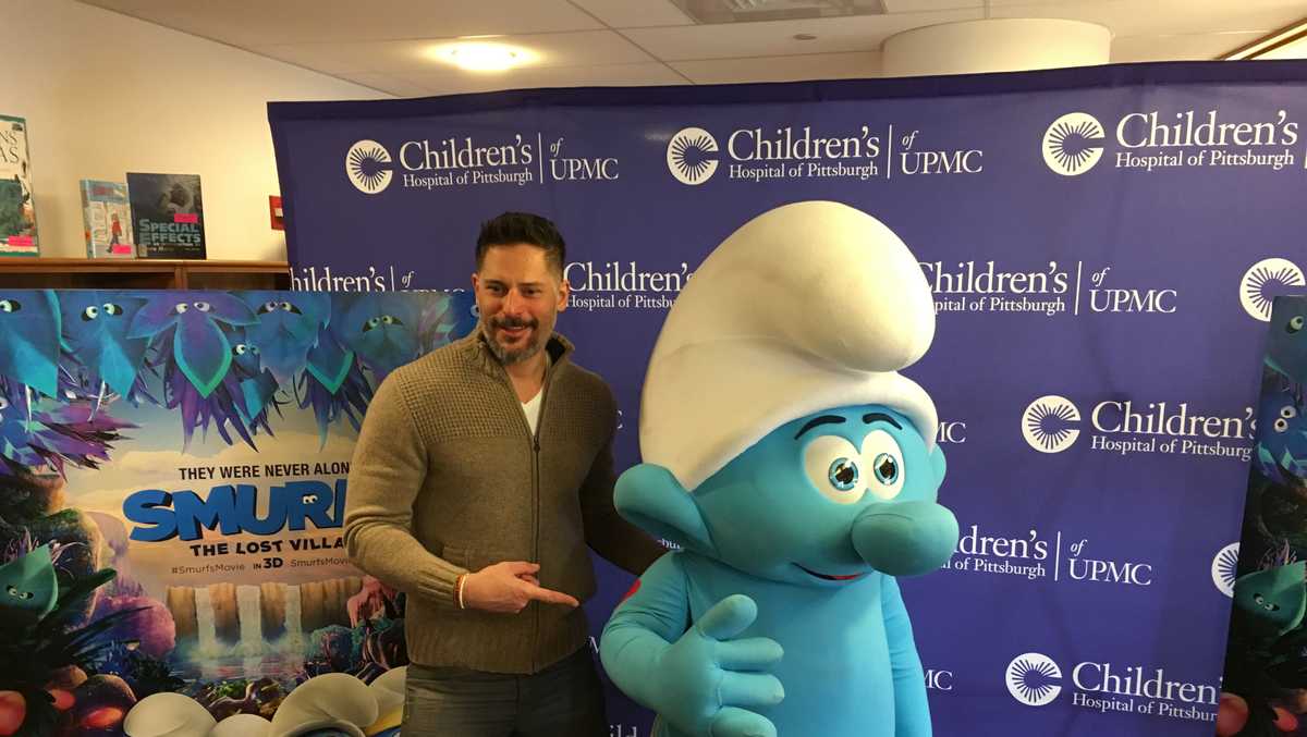 Joe Manganiello visits Children's Hospital to screen new Smurf's Movie