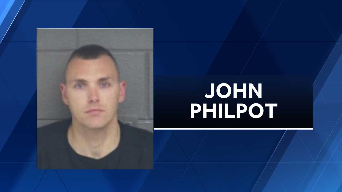 Kentucky police officer accused of sending obscene photos to teenager