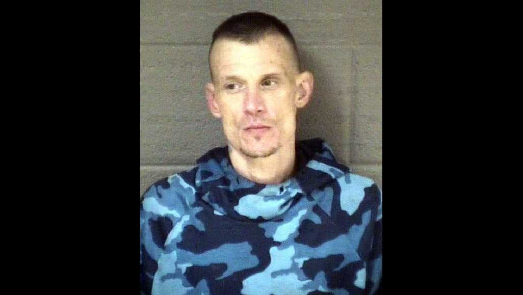 North Carolina: Man robs store, pulls knife, steals customer's car