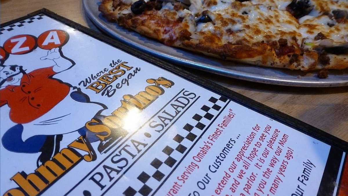 Omaha's Johnny Sortino's pizza closing