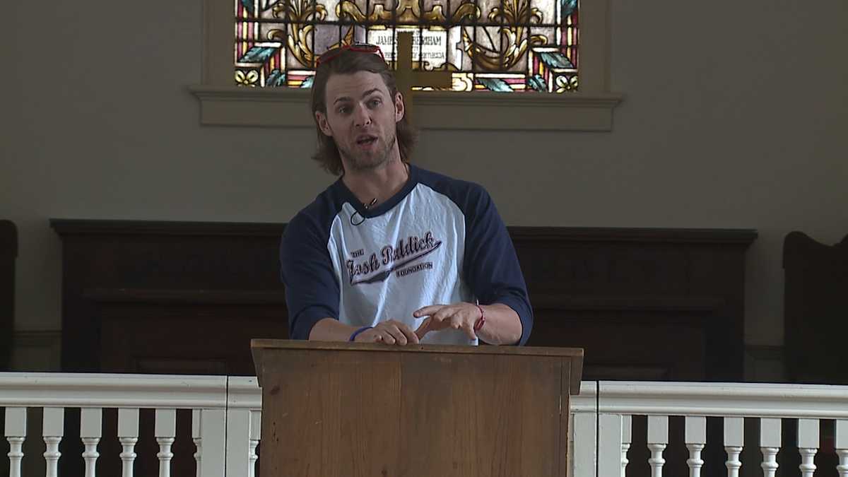 Josh Reddick speaks to Bethesda students
