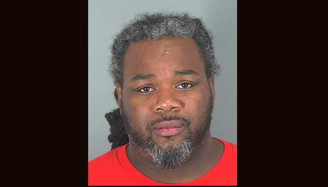 South Carolina: Man wanted for stabbing child's mother