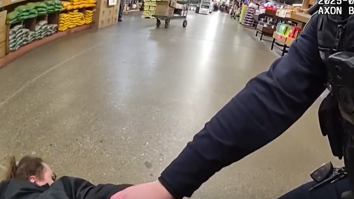 Body camera video shows officers arresting suspect with gun at Jungle Jim’s