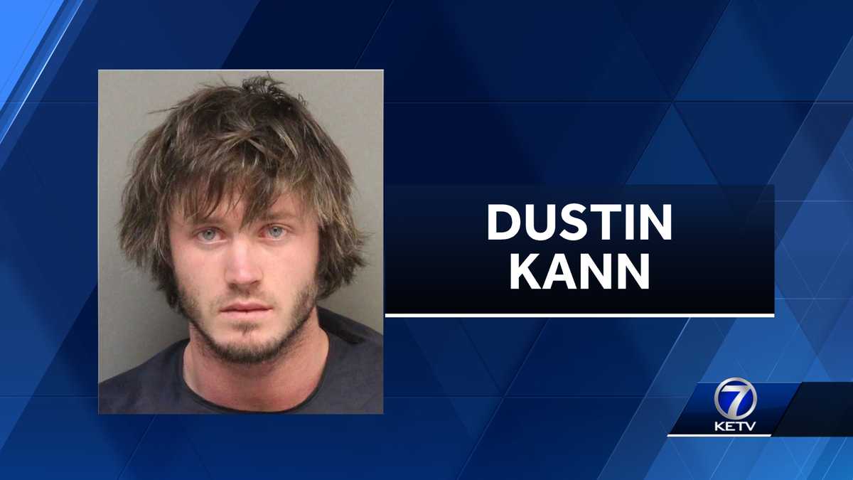 Suspect attempts to flee from police, slips on ice, gets arrested Suspect attempts to flee from police, slips on ice, gets arrested
