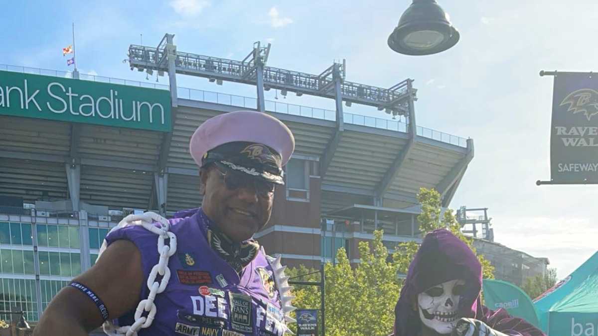 Ravens Flock remembers Captain Dee-Fense | Fan photos