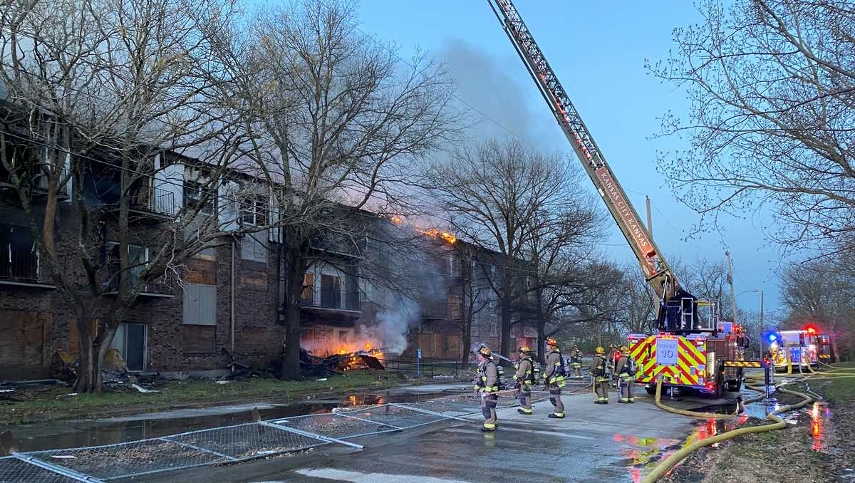 Kansas City, Kansas firefighters battle structure fire on Federal Avenue