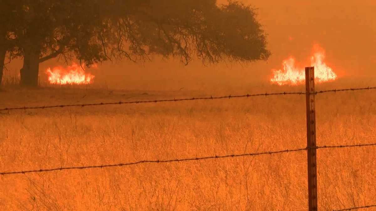 Wildfire leaves 'complete devastation' in rural community