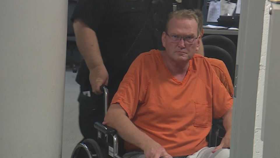 Shawnee middle school teacher Keil Hileman appears in court