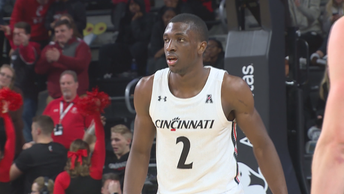 Williams carries Cincinnati over Vermont 82-73