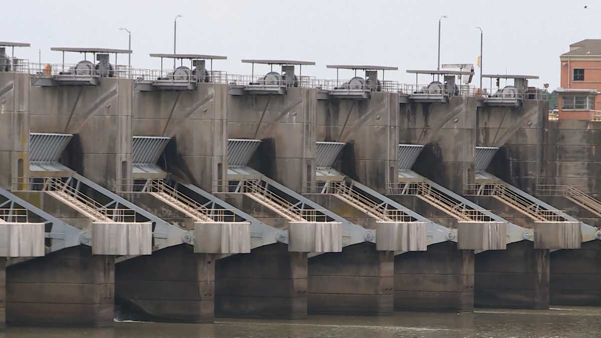 Oklahoma crews look for possible drowning victim