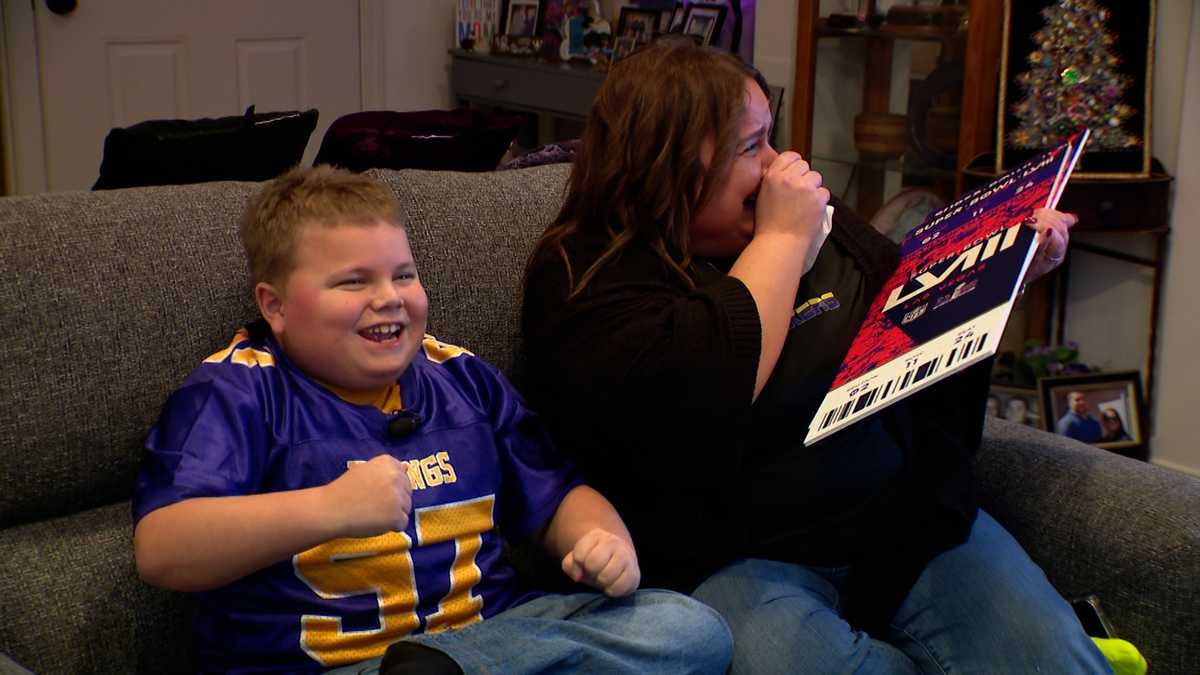 Harrison Phillips surprises family with Super Bowl tickets