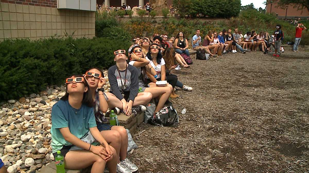 UNO celebrates eclipse and start of classes