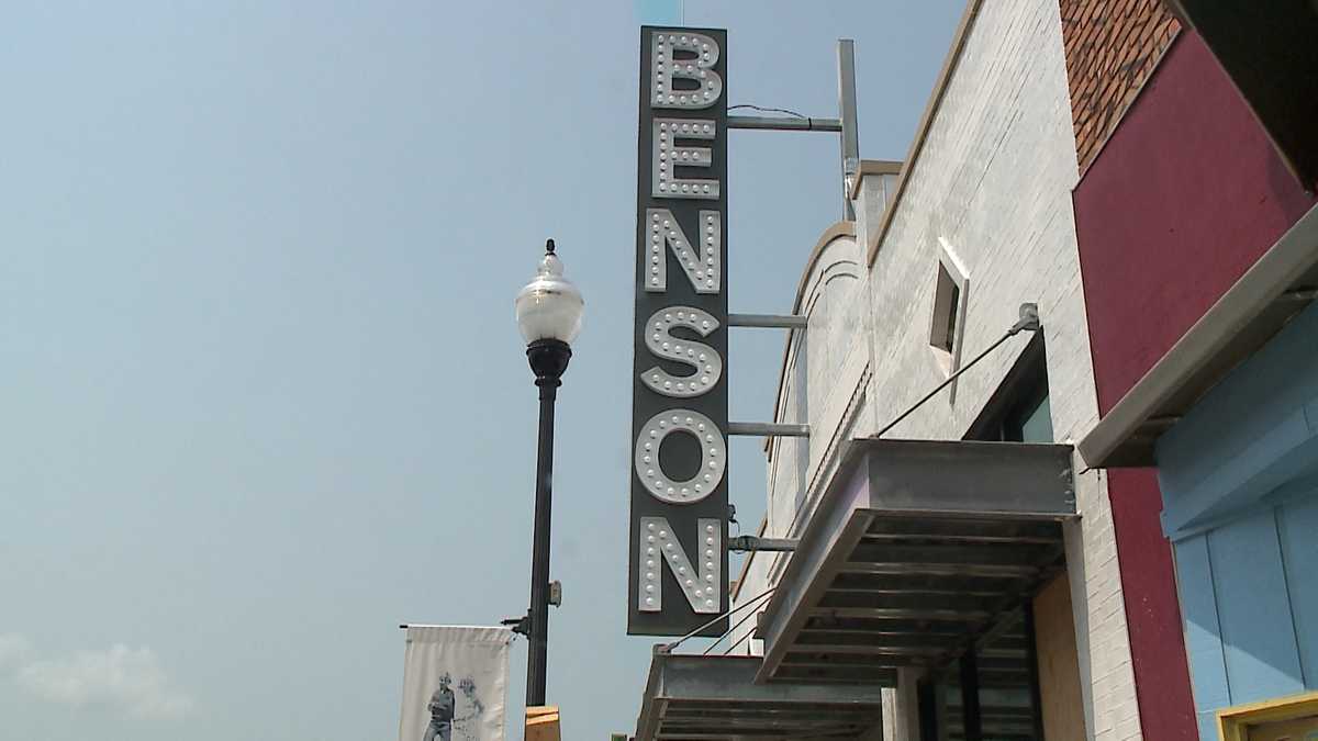 Bright lights in Benson: Throwback sign ready to welcome theater goers