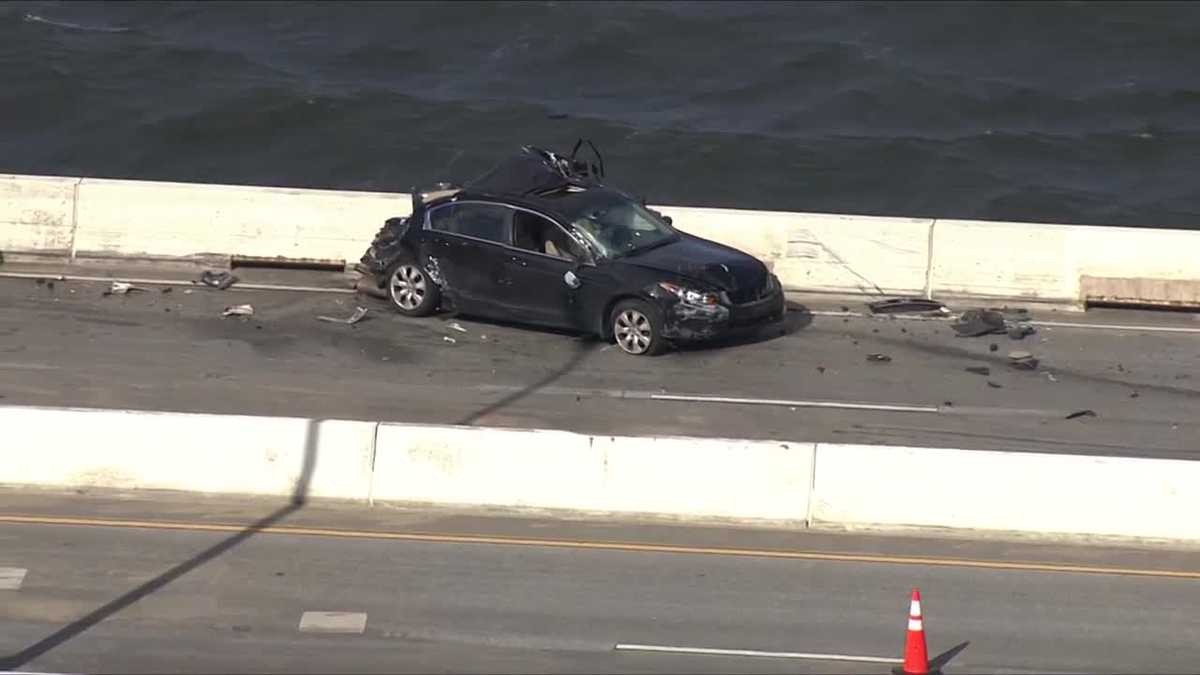 Fire officials: Man killed in crash on beltway at Key Bridge