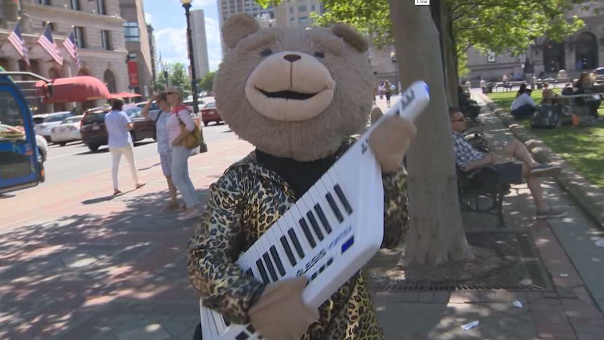 Keytar Bear makes comeback to streets of Boston