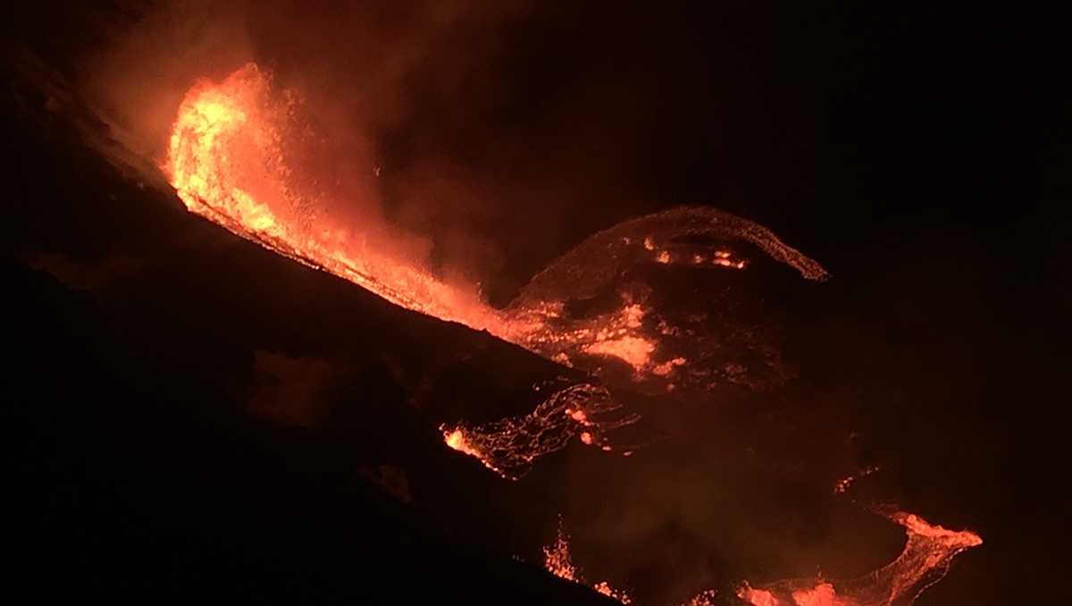 Kilauea volcano erupts on Hawaii's Big Island Kilauea volcano erupts on Hawaii's Big Island