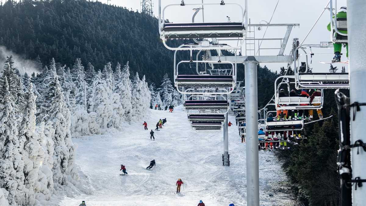 Skier dies after losing control, crashing into tree Skier dies after losing control, crashing into tree