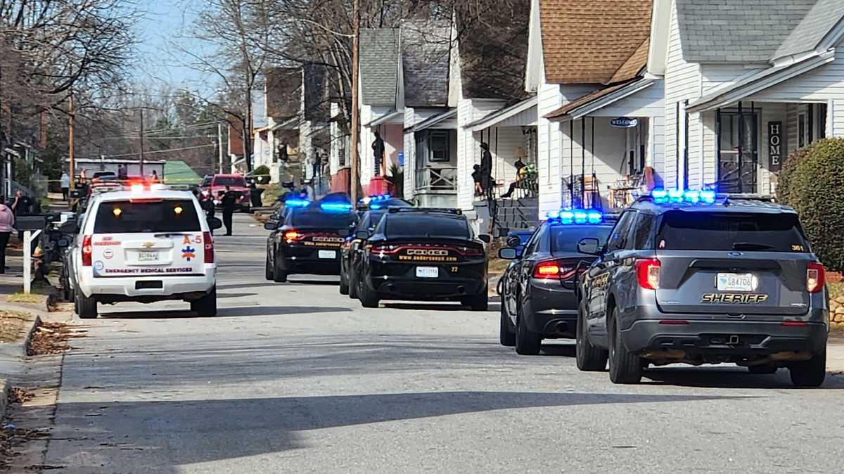 South Carolina: Deputy shoots, kills suspect South Carolina: Deputy shoots, kills suspect