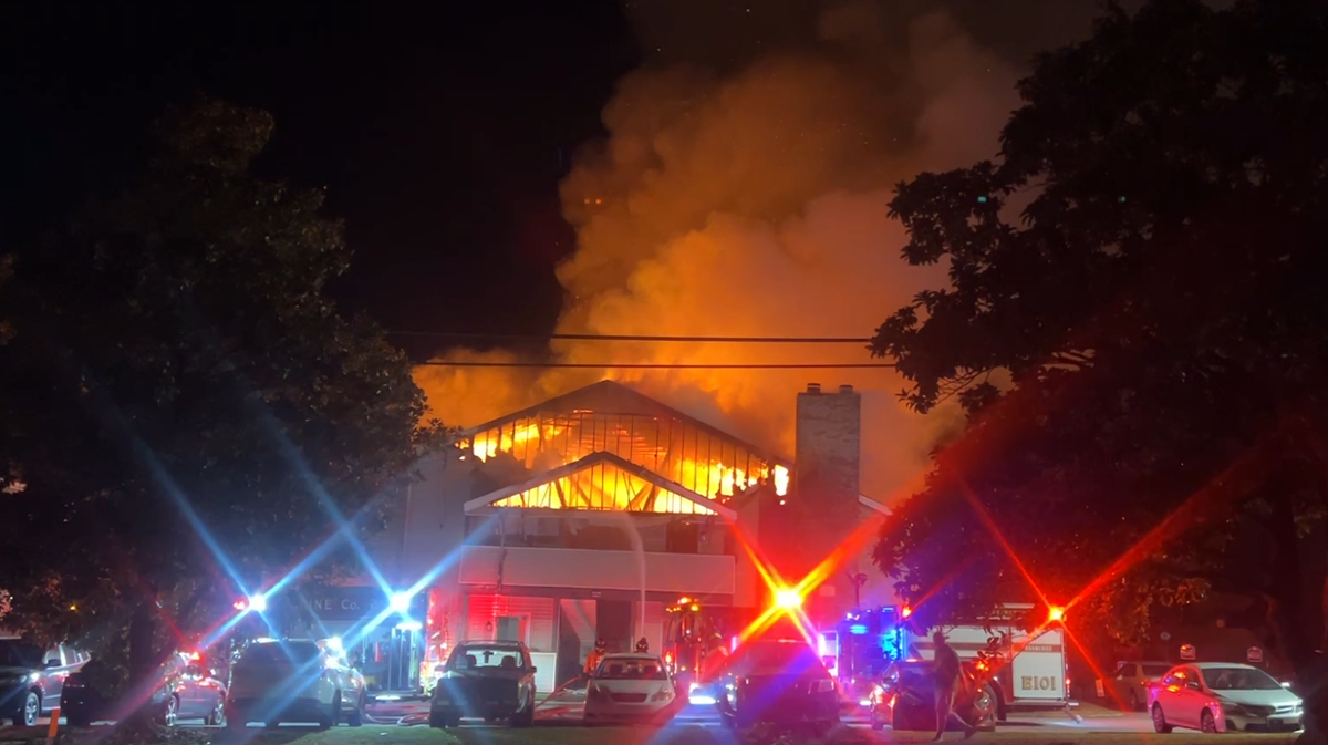 Apartment units evacuated as crews battle Alabama fire