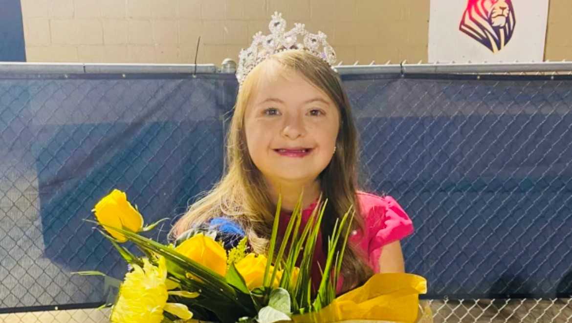 High school senior with Down syndrome named homecoming queen in Foley ...