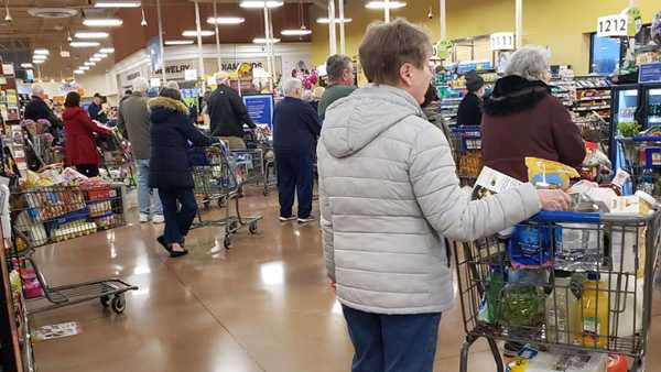 Social distancing and grocery shopping: How stores are protecting ...