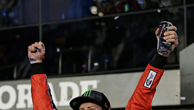 Kurt Busch steals monster victory by winning Daytona 500