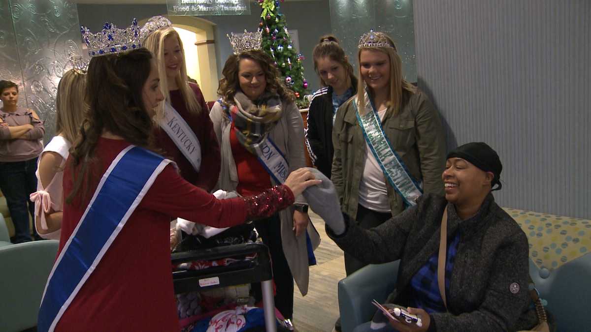 Kentucky pageant holders visit cancer center