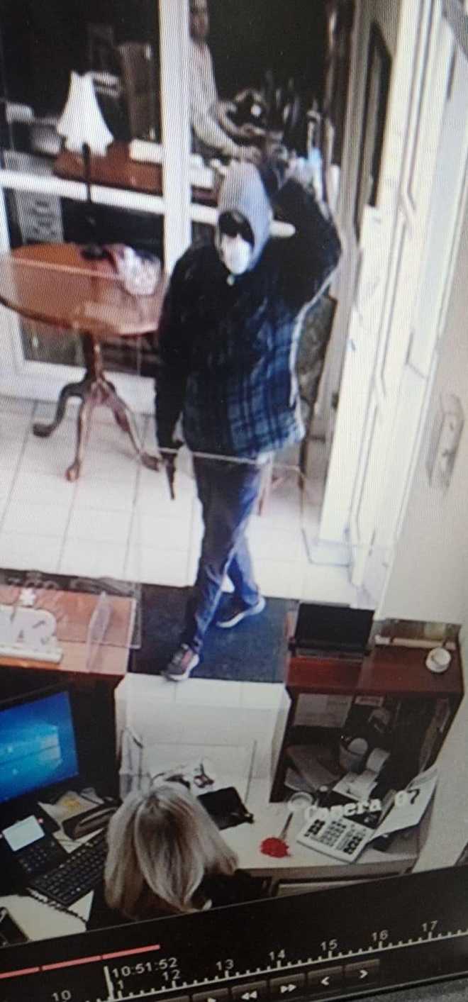 Washington County bank robbery: Woman arrested