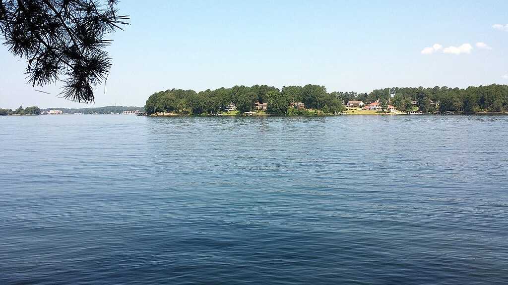 Lake Hamilton boat crash claims three lives