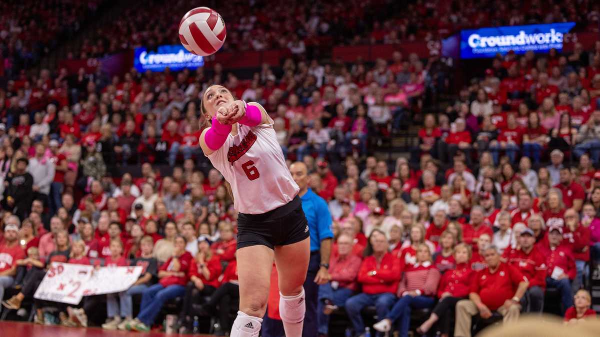 Husker volleyball continues their undefeated streak