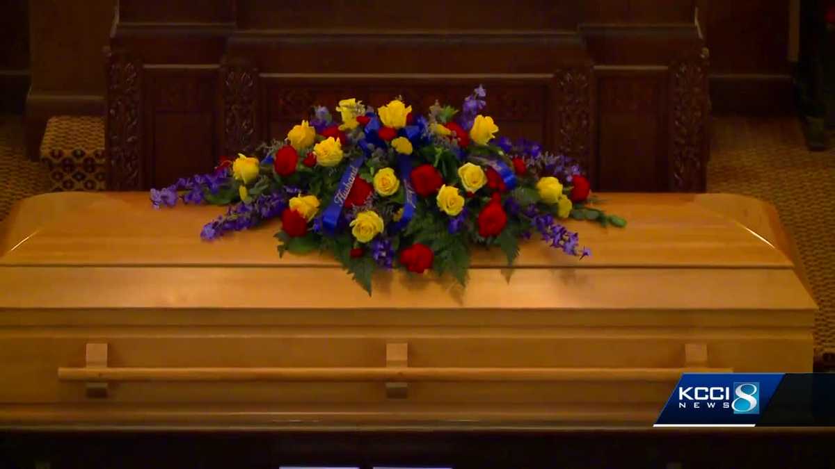 Hundreds of people gather to remember Larry Cotlar