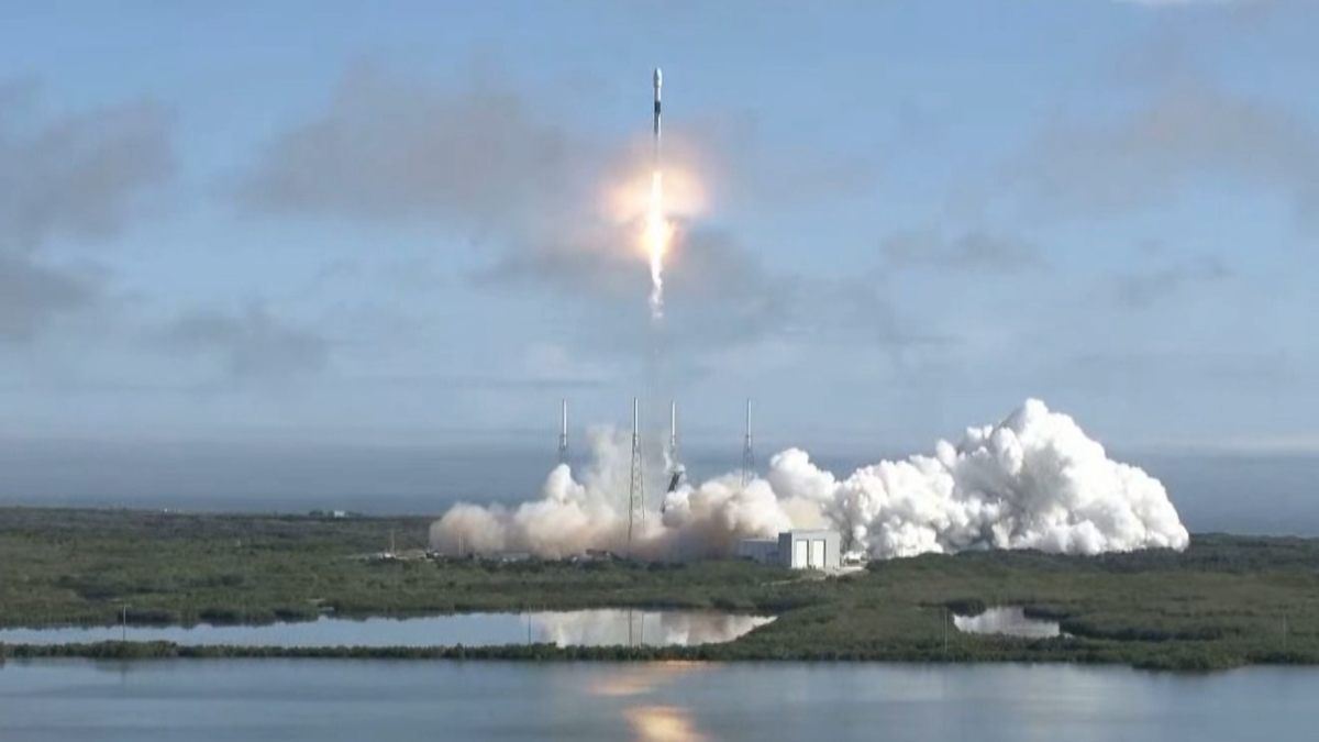 Tourists to space: SpaceX aims for space tourism