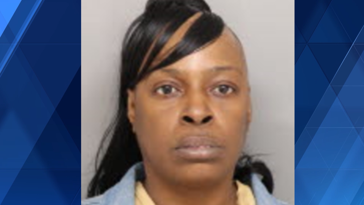 Nurse's aide accused of stealing retirement home resident's credit cards