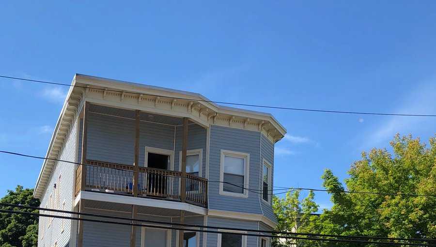 2 firefighters hurt while rescuing man from apartment fire