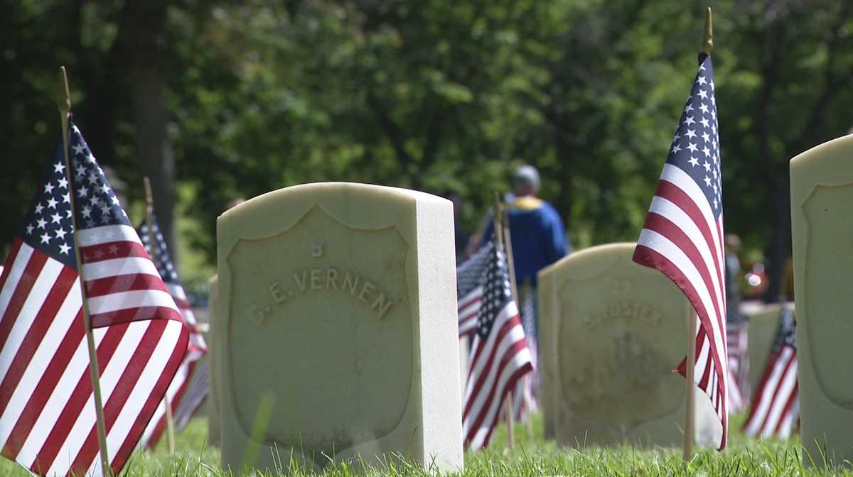 Respect and honor given to fallen service members at Allegheny Cemetery
